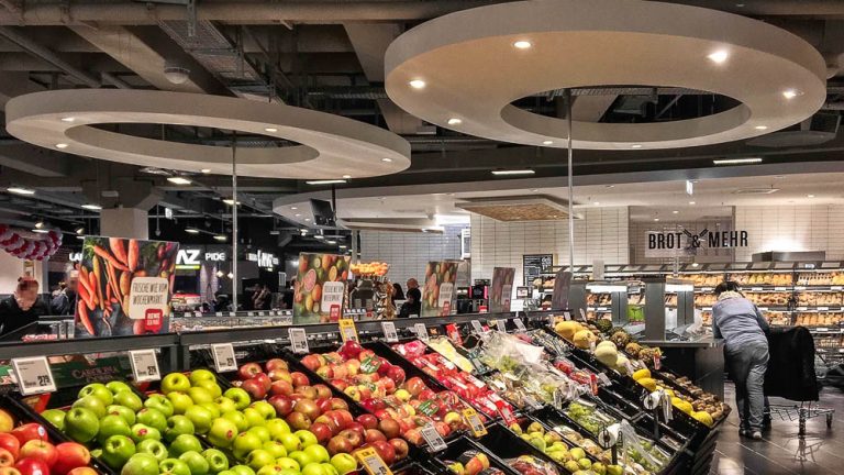 „Rewe Center – Die Serie“: Der Supermarkt der Vergangenheit ist wieder ...