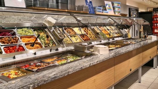 Beendet Rewe mit Picadeli das Elend der einfallslosen Salatbars im ...