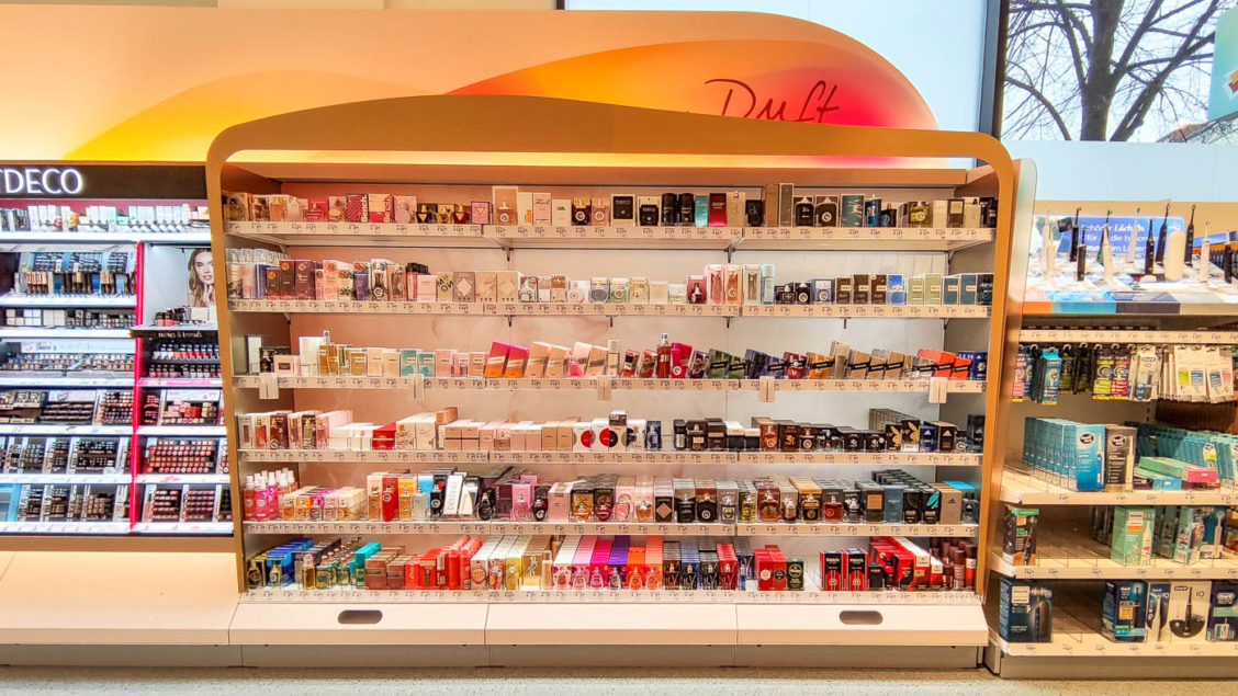 Upgrade für Kosmetik und Fototheke: So modernisiert dm sein Ladendesign ...